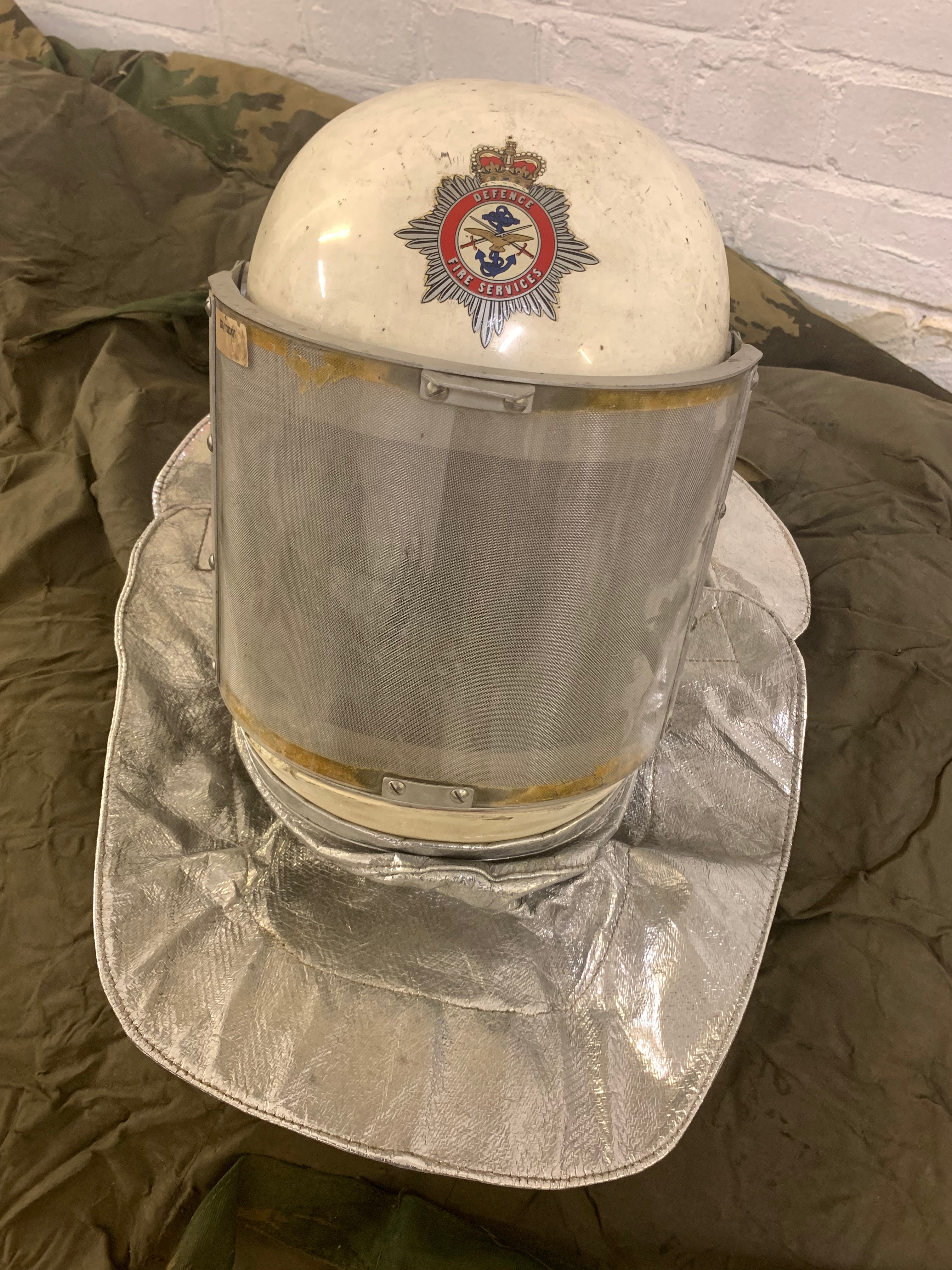 FIRE HELMET SILVER REFLECTIVE